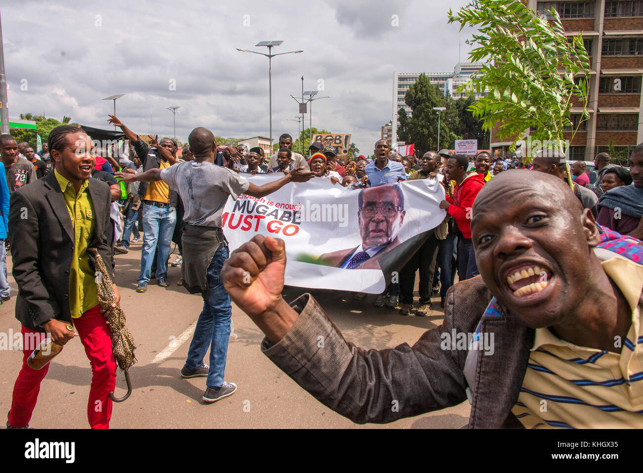 Harare, Zimbabwe. 17th November, 2017. Zimbabwe demonstration military ...