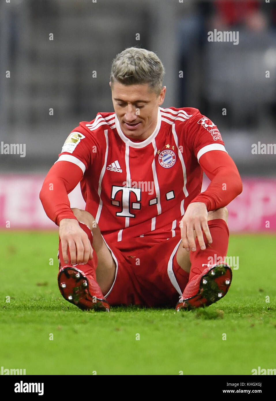 Munich, Germany. 18th Nov, 2017. Munich's Robert Lewandowski sitting on ...