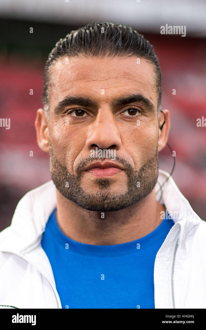 Leverkusen, Germany. 18th Nov, 2017. The boxer Manuel Charr stands by ...