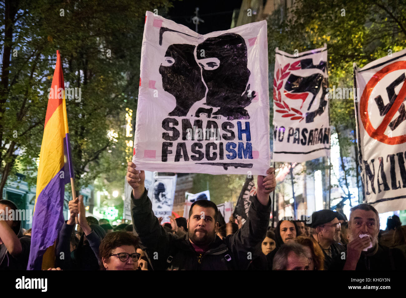 Madrid, Spain. 18th Nov, 2017. Hundreds protesting against fascism ...