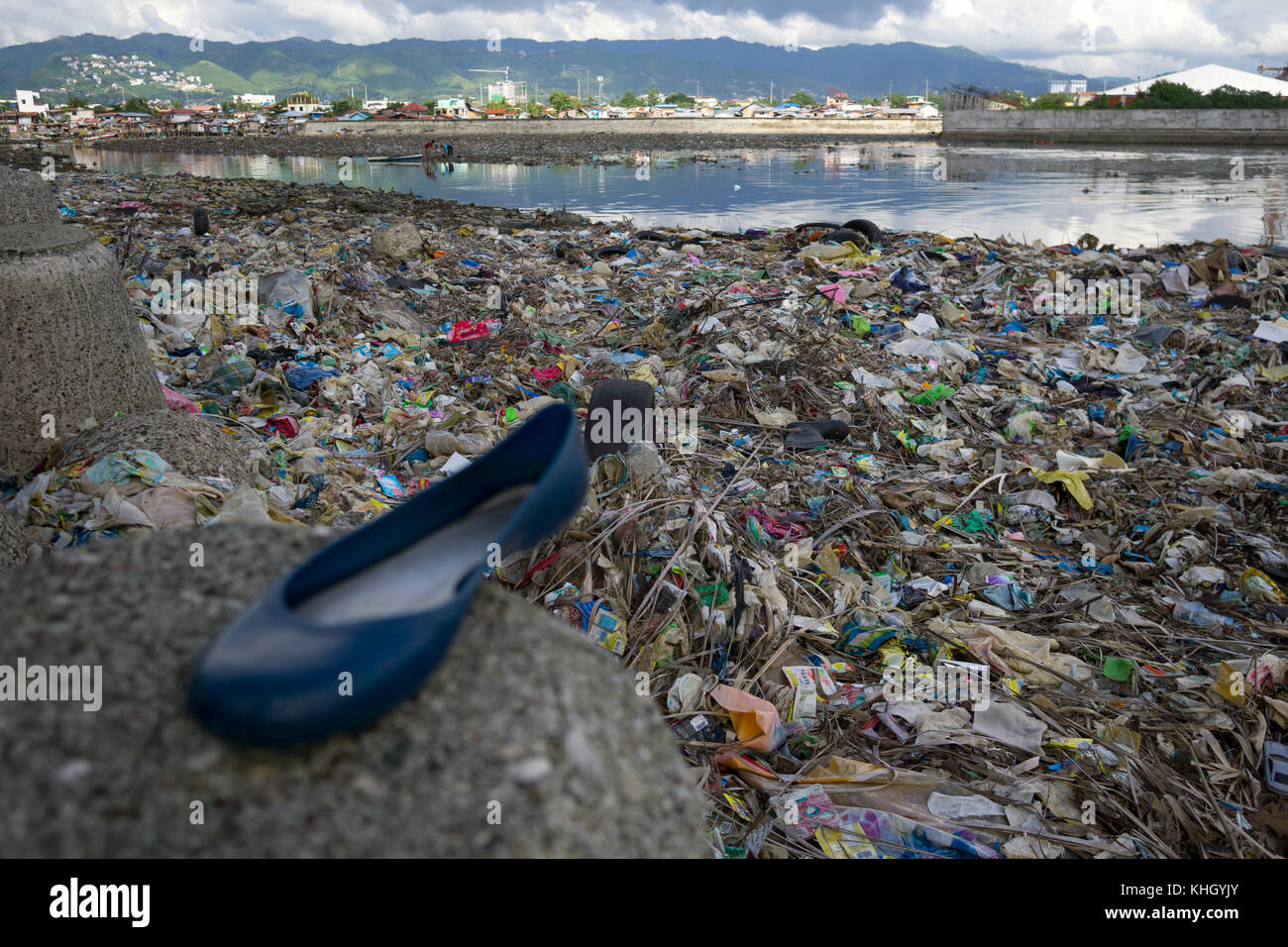 Cebu City, Philippines. 19th Nov, 2017. A symbolic human shoe in the ...