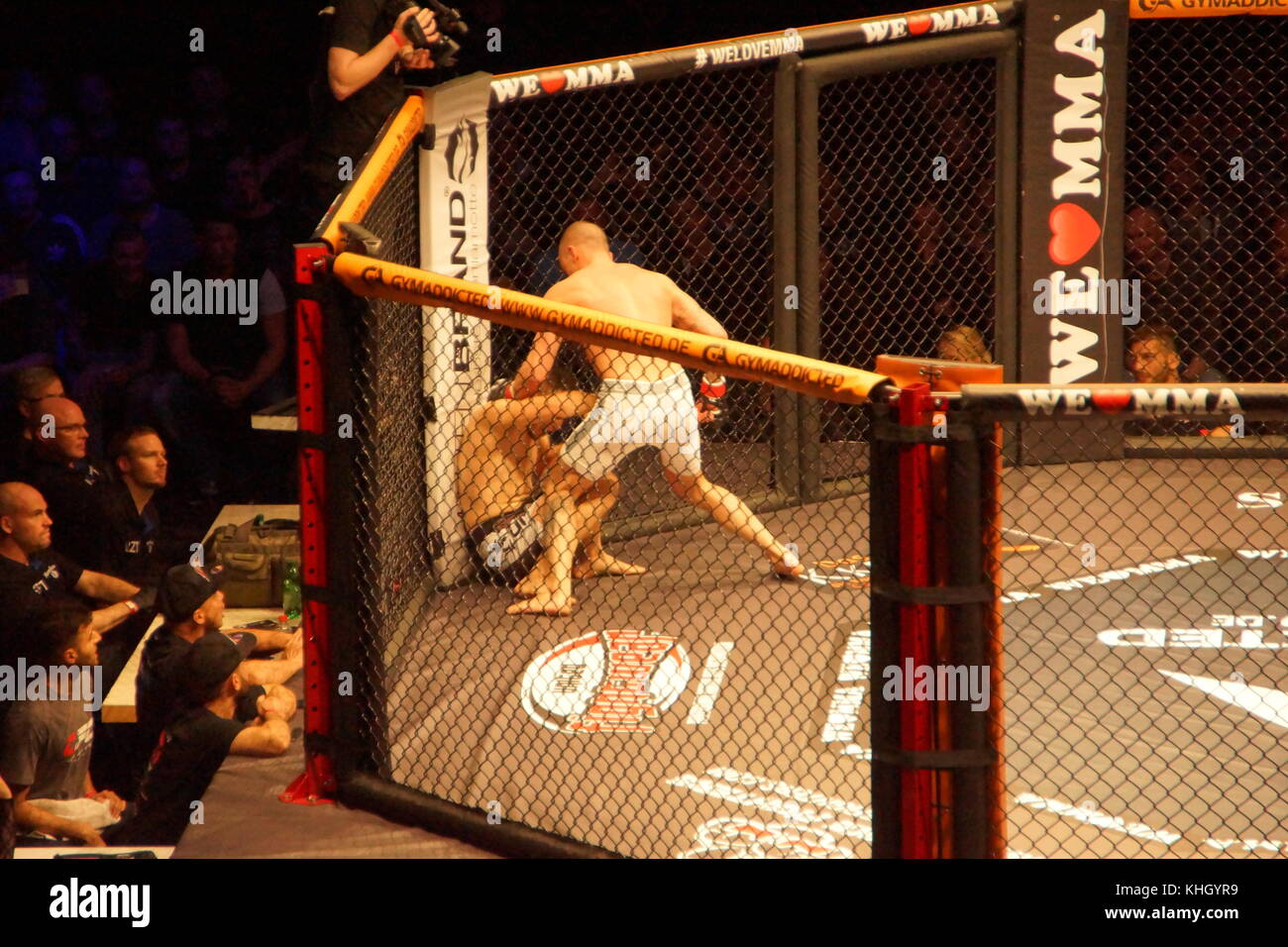 Hamburg, Germany. 18th Nov, 2017.The the fight between Daniel Makin and ...