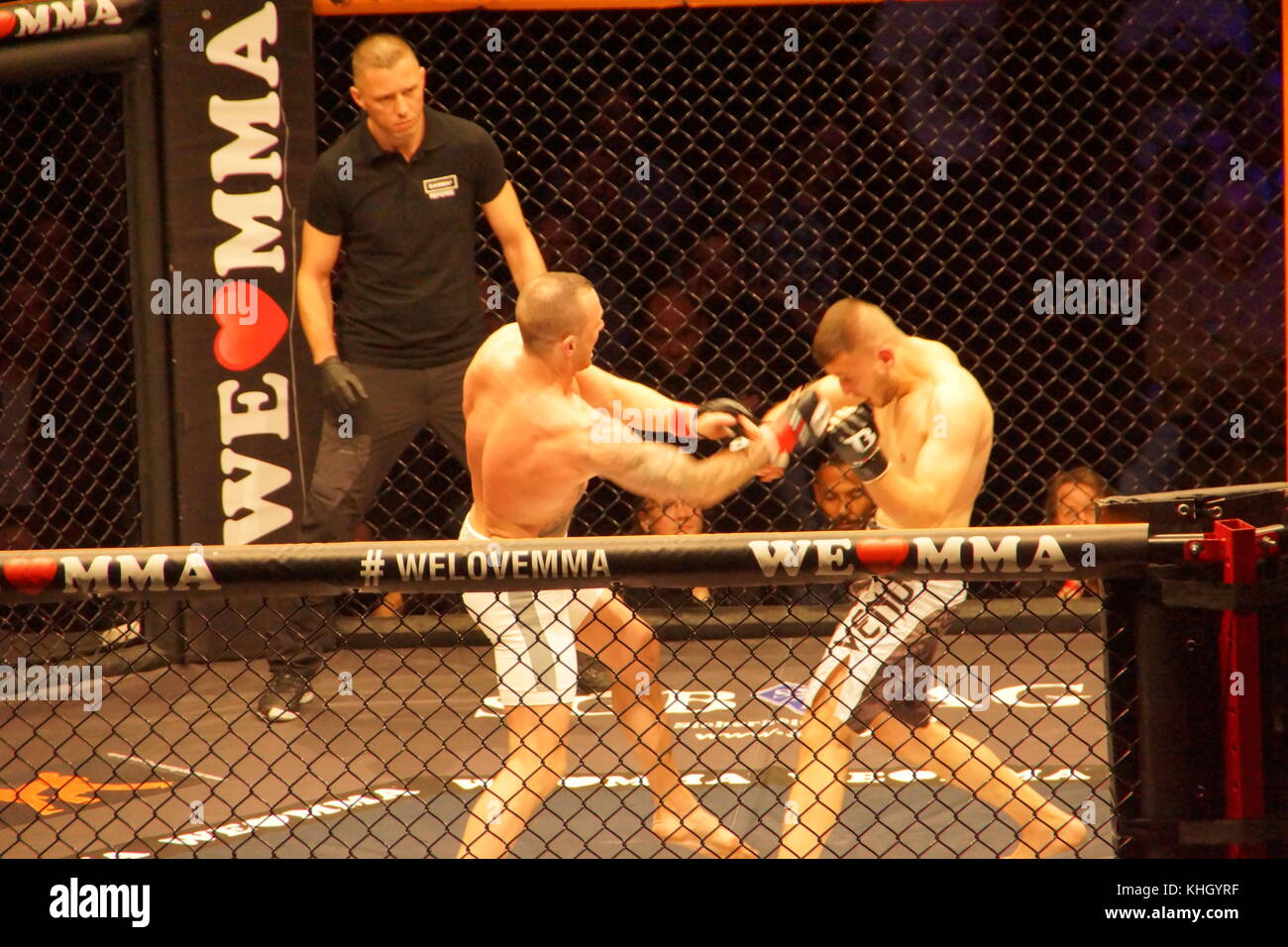 Hamburg, Germany. 18th Nov, 2017.The the fight between Daniel Makin and ...