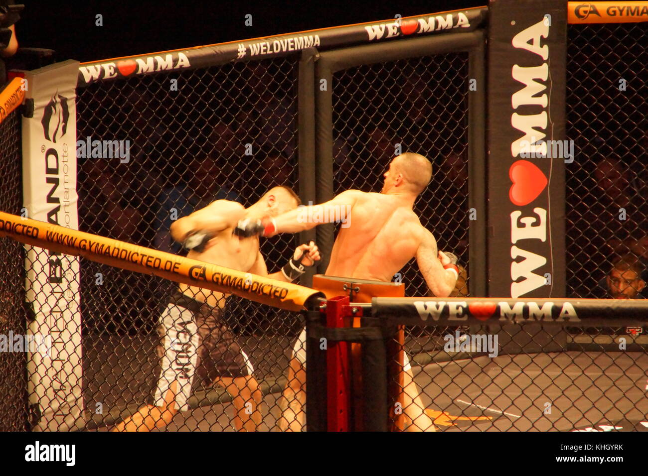 Hamburg, Germany. 18th Nov, 2017.The the fight between Daniel Makin and ...