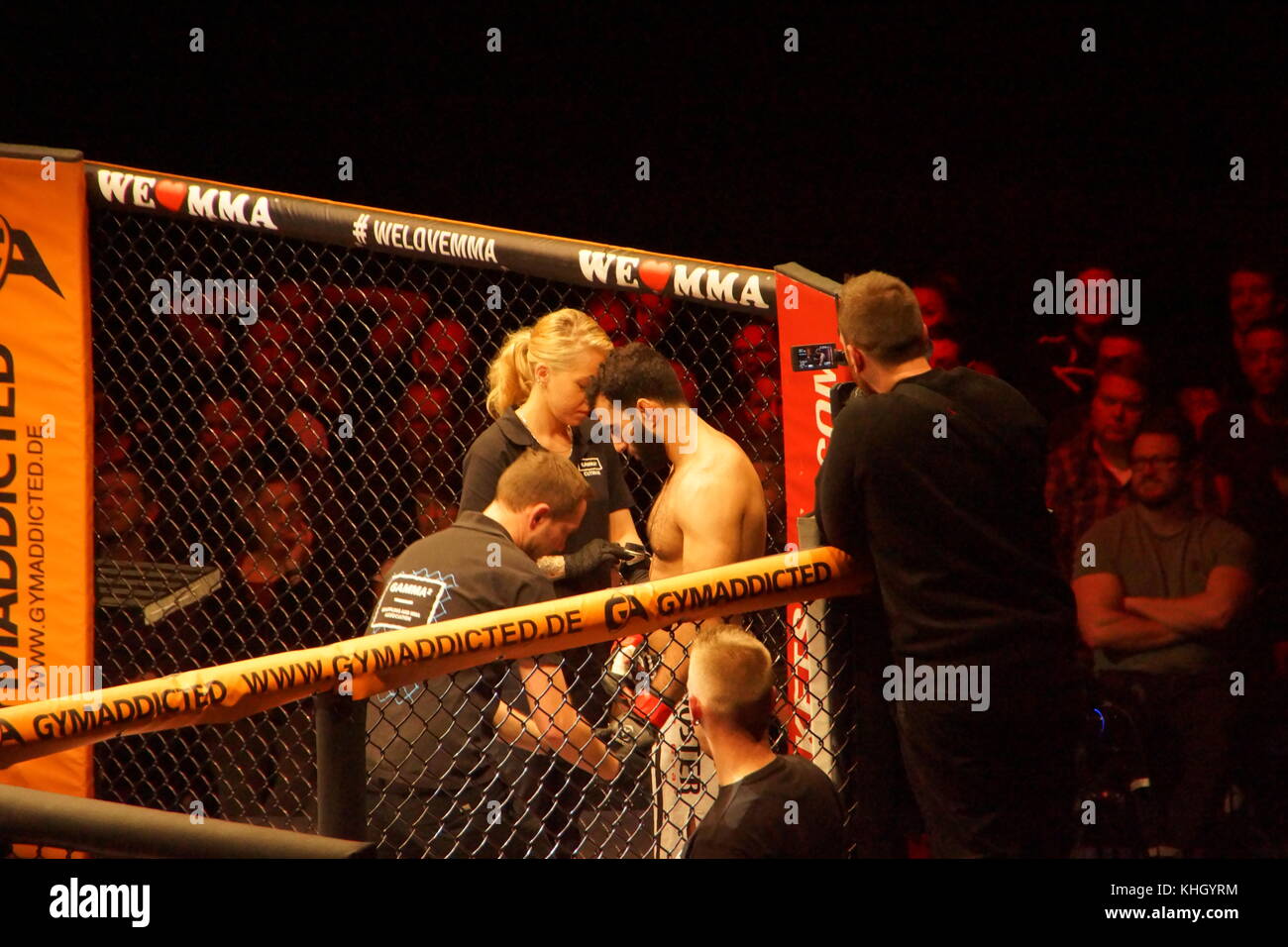 Hamburg, Germany. 18th Nov, 2017.The the fight between Aaron Fröhlich ...