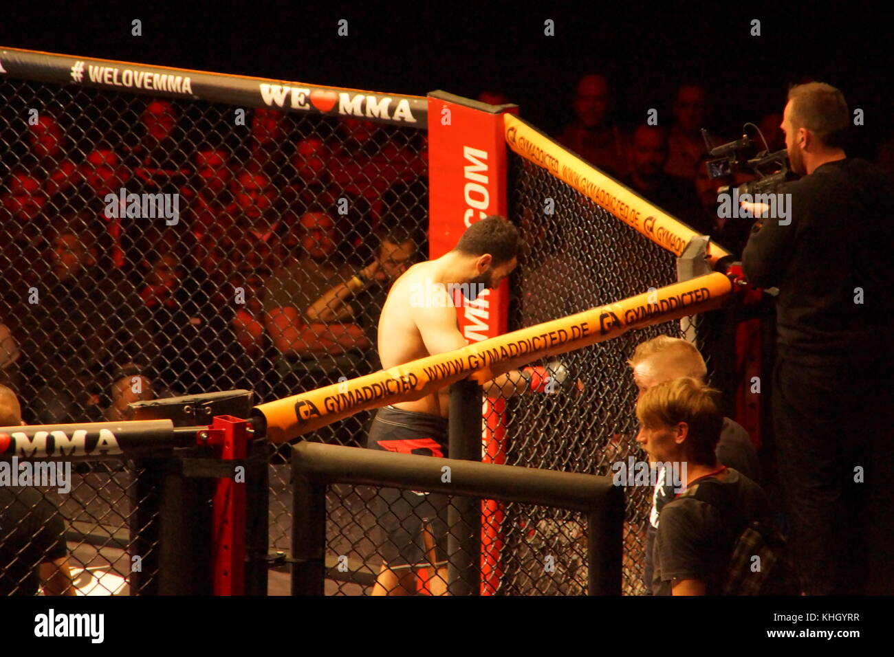 Hamburg, Germany. 18th Nov, 2017.The the fight between Aaron Fröhlich ...