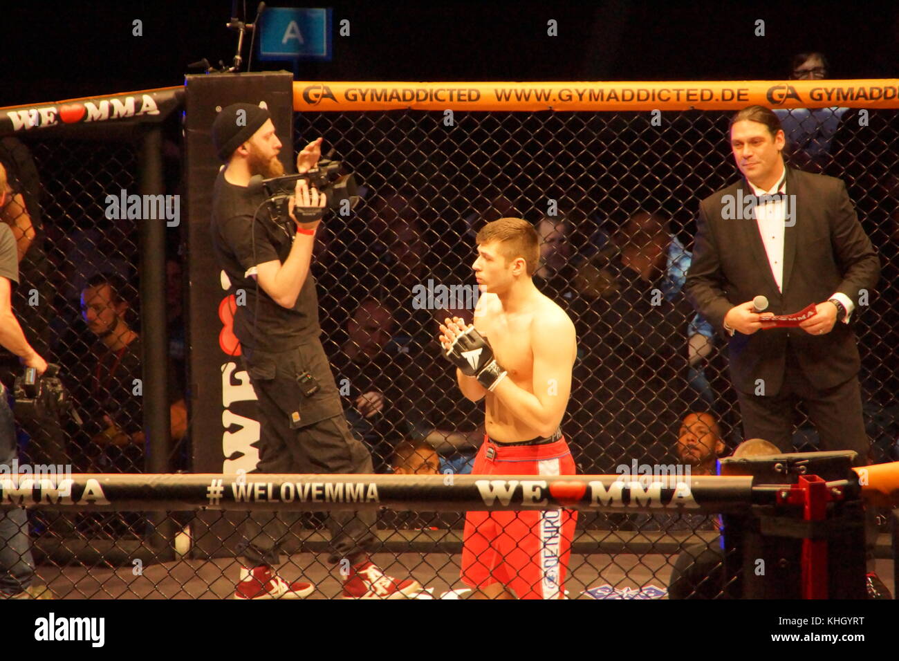 Hamburg, Germany. 18th Nov, 2017.The the fight between Aaron Fröhlich ...