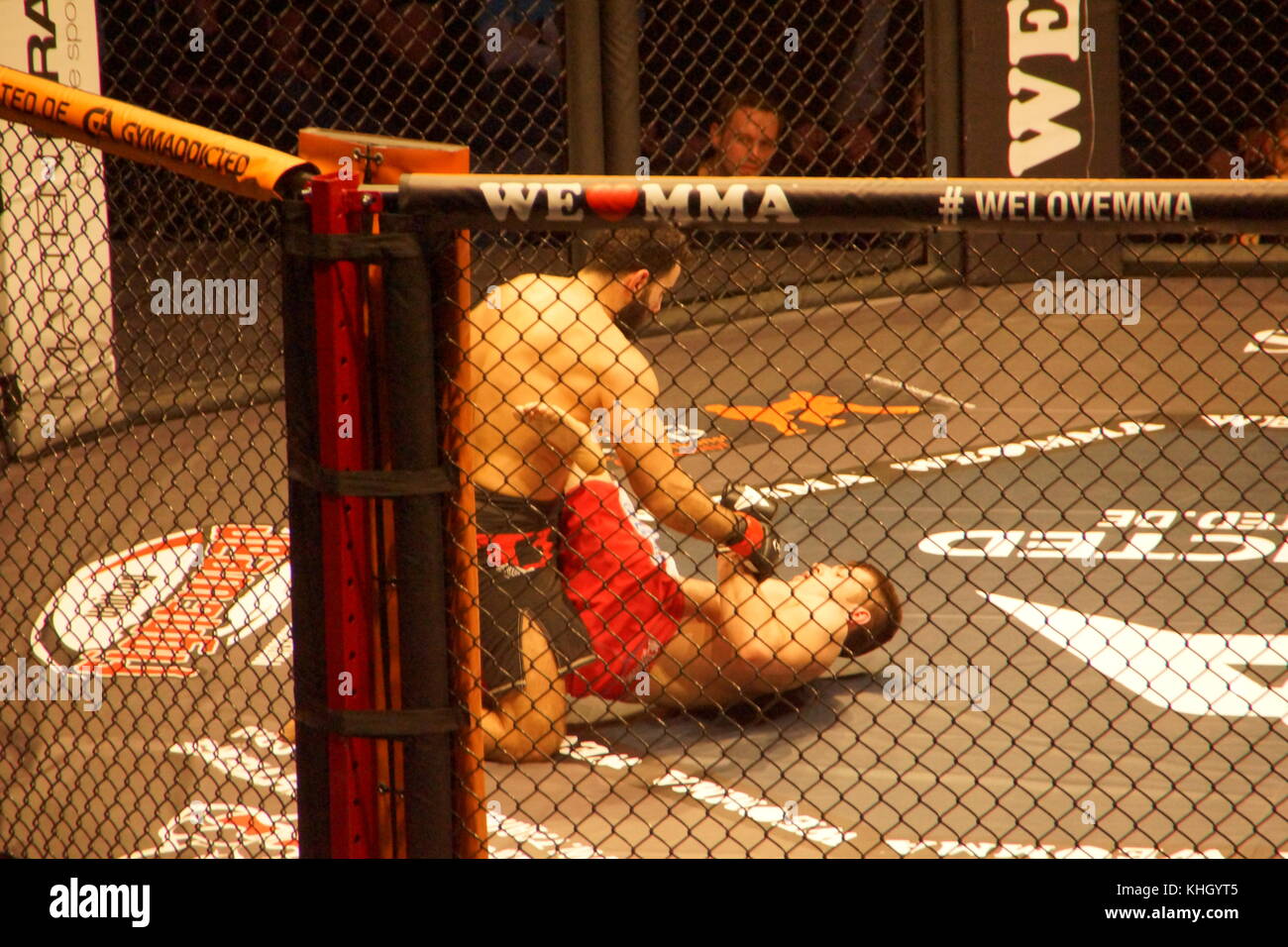 Hamburg, Germany. 18th Nov, 2017.The the fight between Aaron Fröhlich ...