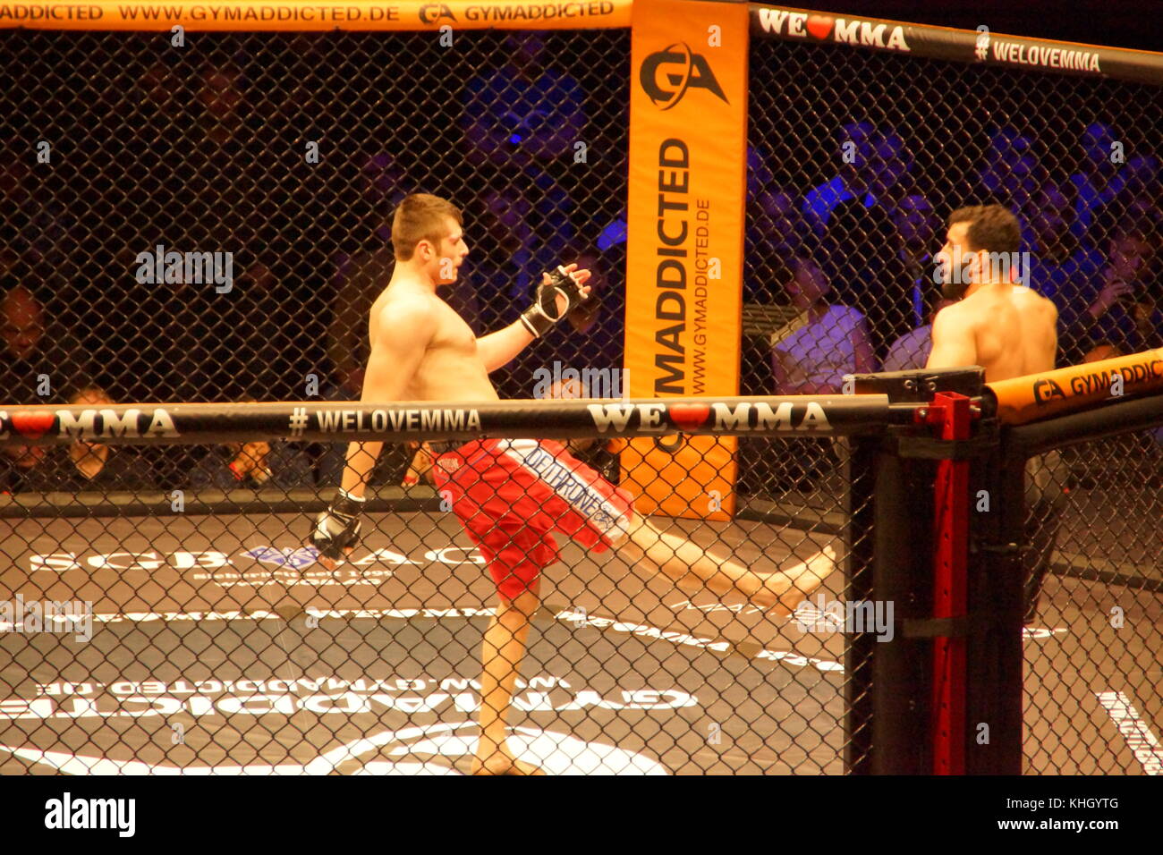 Hamburg, Germany. 18th Nov, 2017.The the fight between Aaron Fröhlich ...