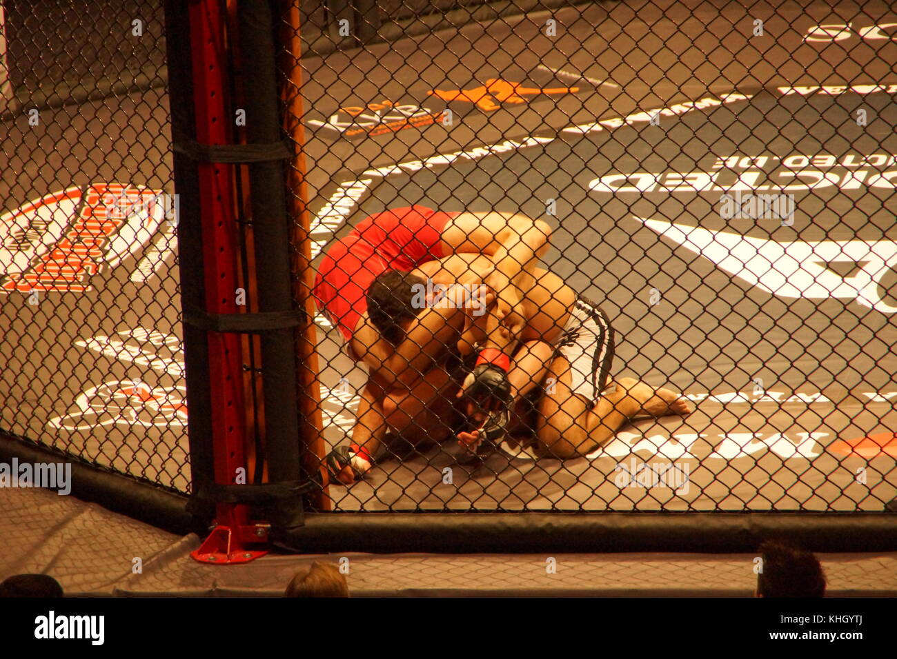 Hamburg, Germany. 18th Nov, 2017.The the fight between Aaron Fröhlich ...