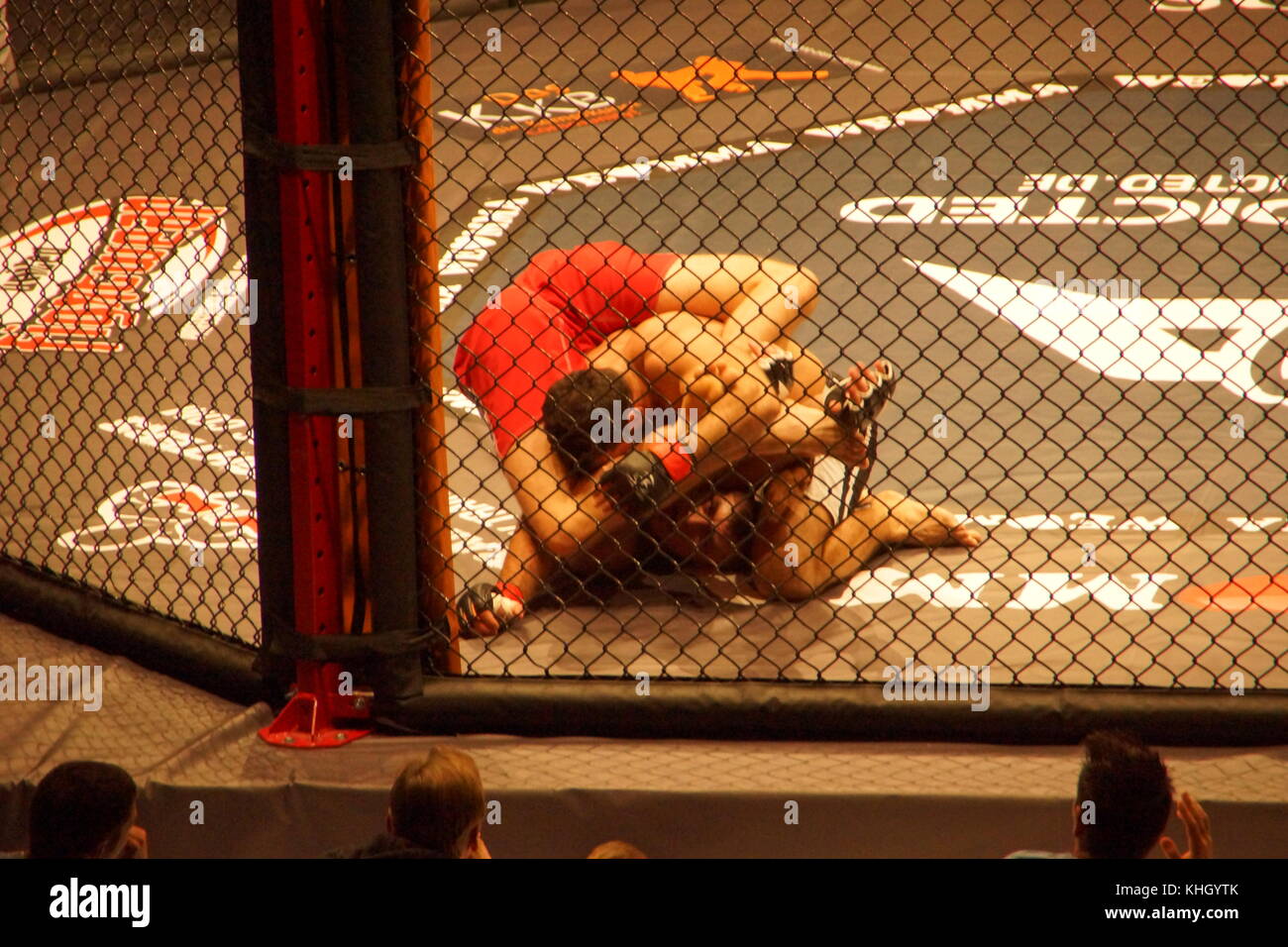 Hamburg, Germany. 18th Nov, 2017.The the fight between Aaron Fröhlich ...