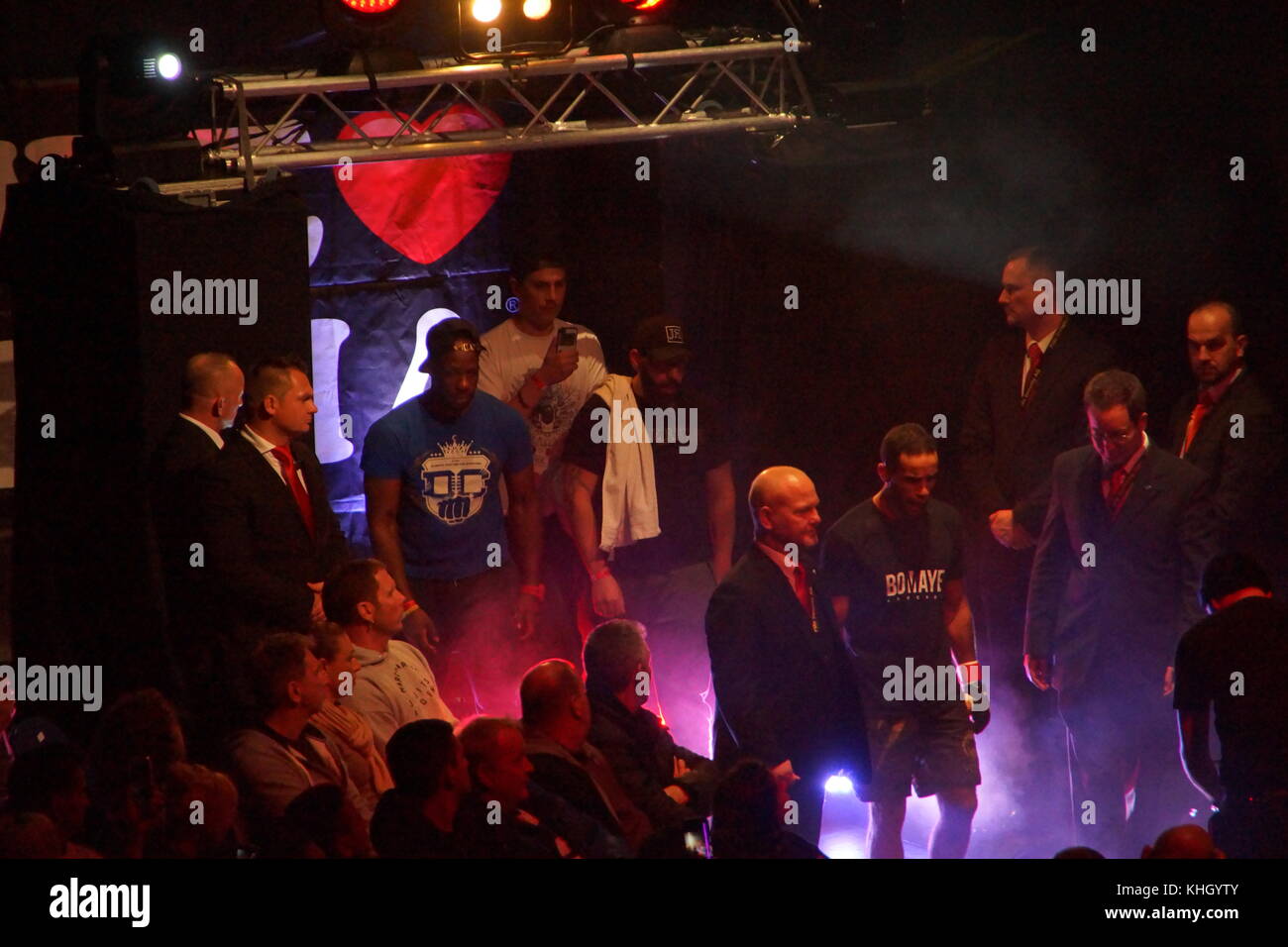 Hamburg, Germany. 18th Nov, 2017.The the fight between Idris Aloulou ...
