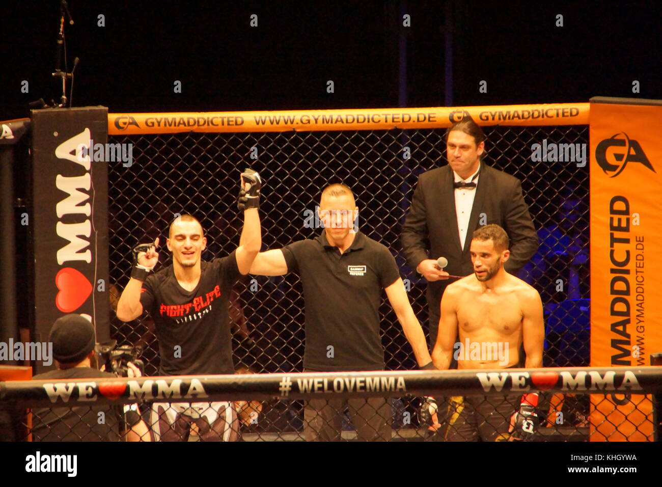 Hamburg, Germany. 18th Nov, 2017.The the fight between Idris Aloulou ...