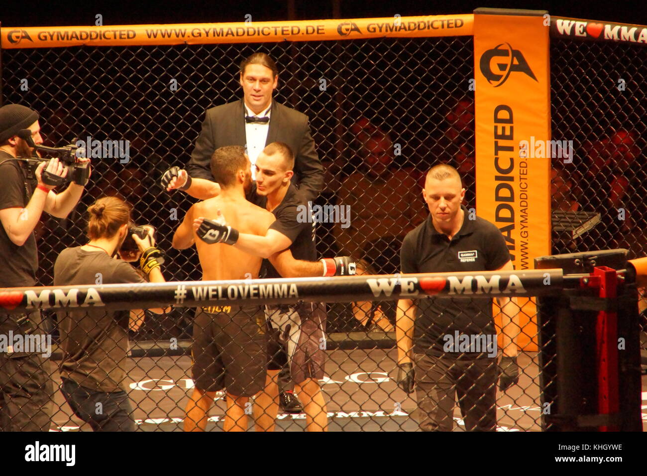 Hamburg, Germany. 18th Nov, 2017.The the fight between Idris Aloulou ...