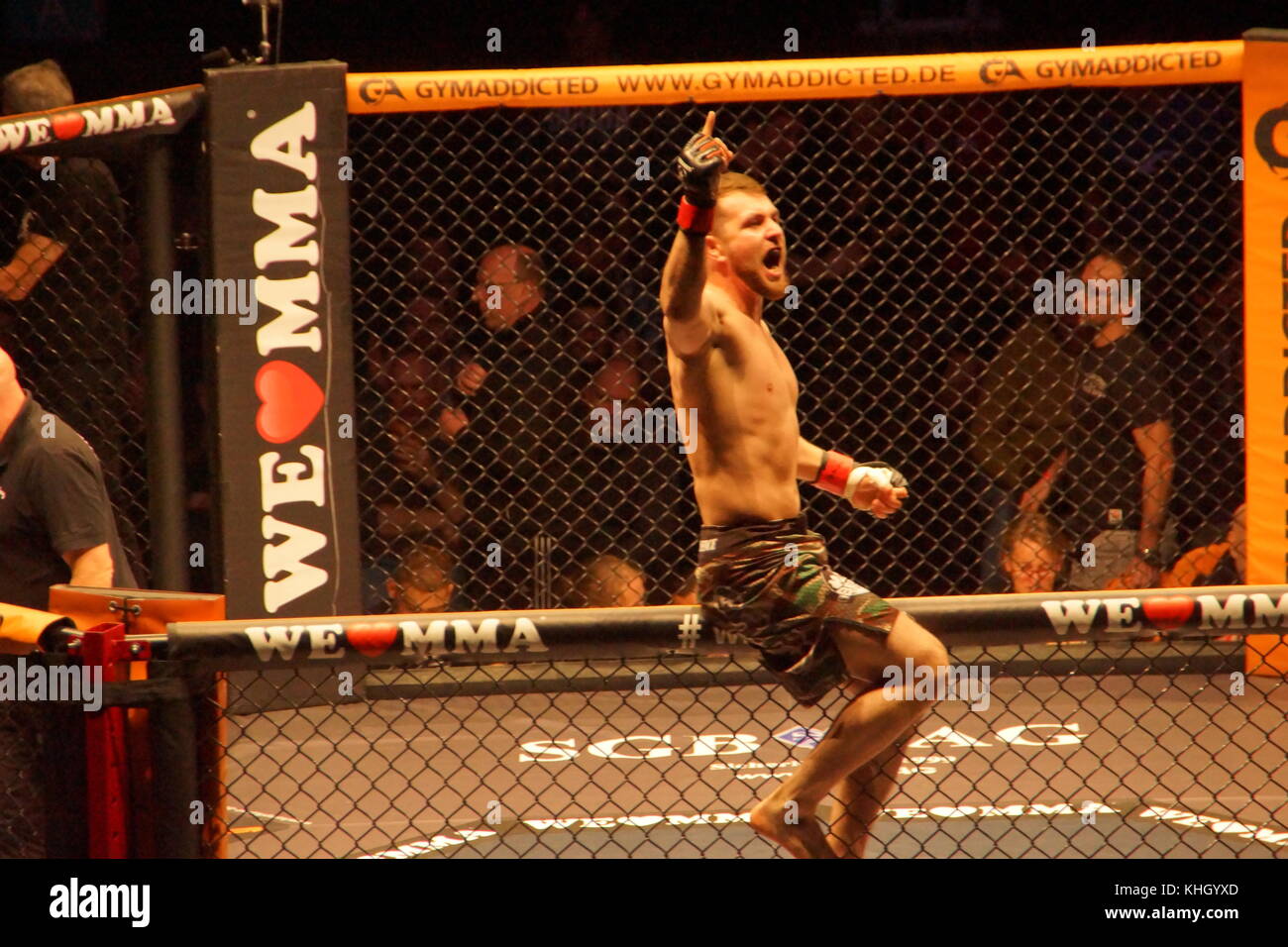 Boxing barclaycard arena hi-res stock photography and images - Alamy