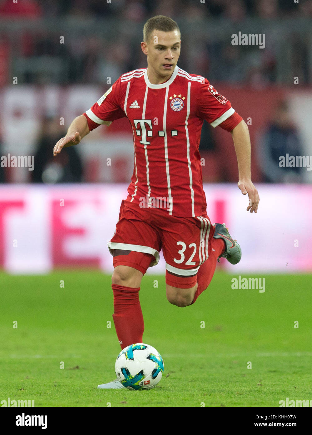 Muenchen, Deutschland. 18th Nov, 2017. Joshua KIMMICH (FC Bayern) am ...