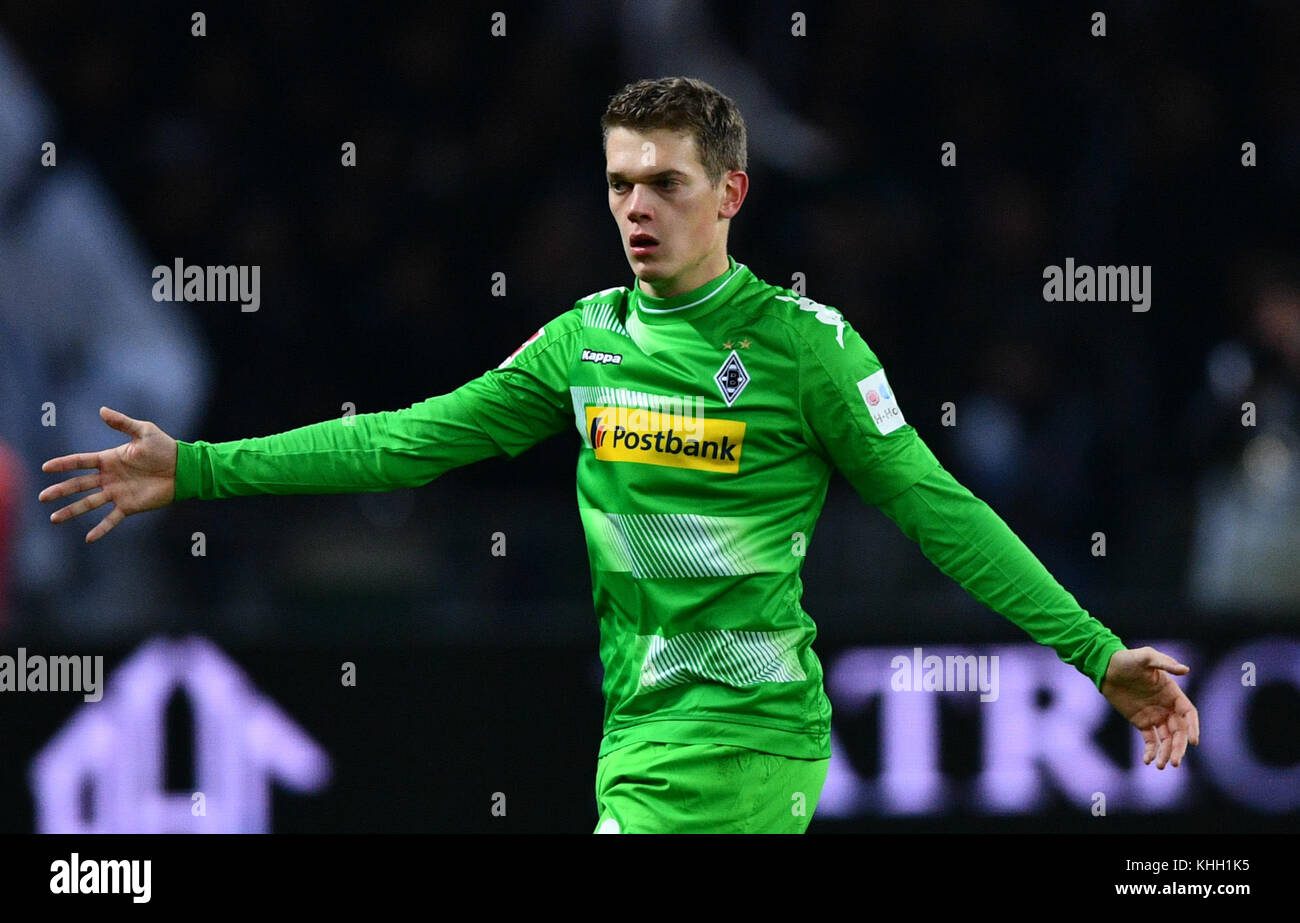 Berlin, Germany. 18th Nov, 2017. Moenchengladbach's Matthias Ginter ...