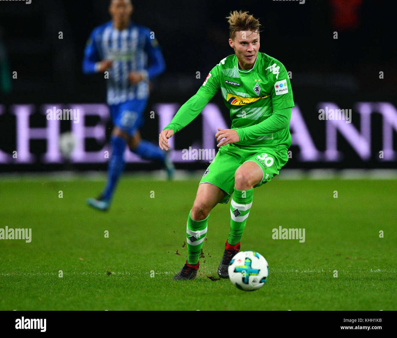 Berlin, Germany. 18th Nov, 2017. Moenchengladbach's Nico Elvedi seen ...