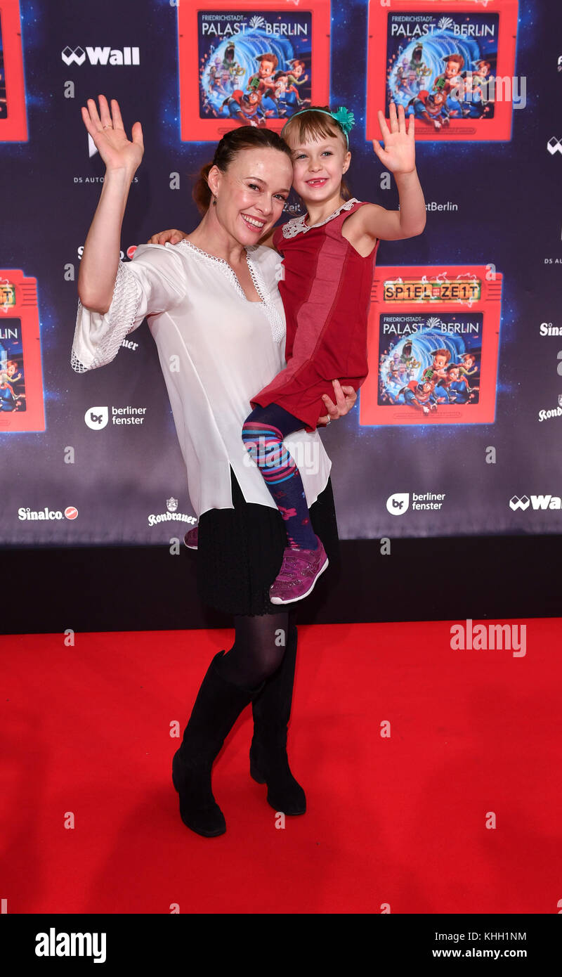 Tami stronach hi-res stock photography and images - Alamy