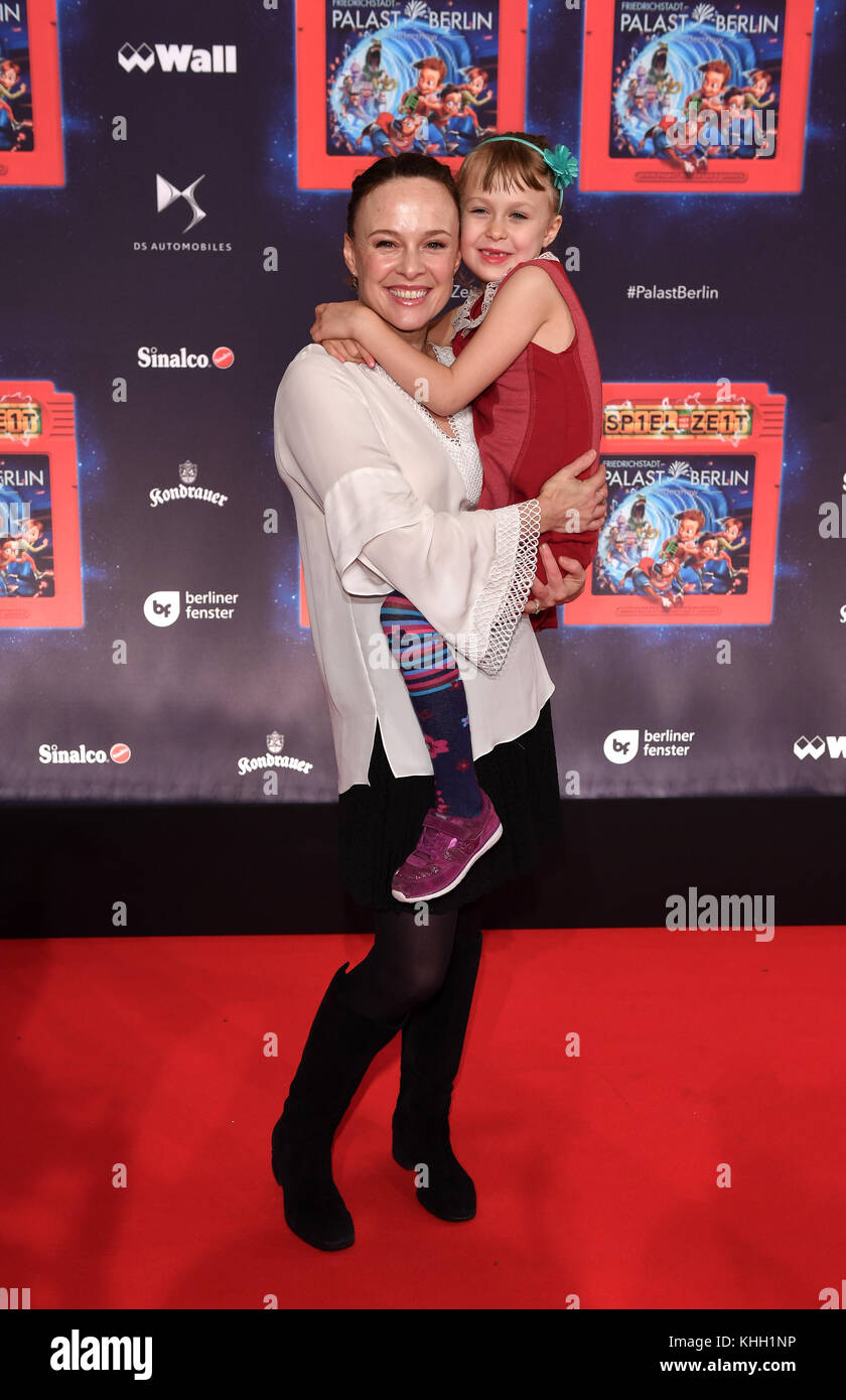 Berlin, Germany. 19th Nov, 2017. US actress and dancer Tami Stronach ...