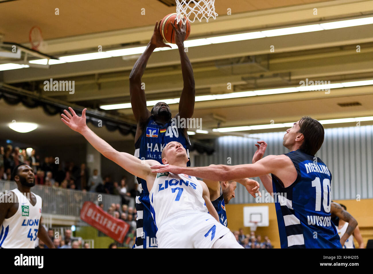 Karlsruhe, Deutschland. 19th Nov, 2017. Julien Patrick Flomo ...