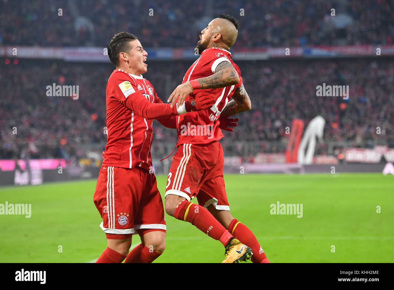 goaljubel Arturo VIDAL (re, FC Bayern Munich) after goal zum 1-0 with ...