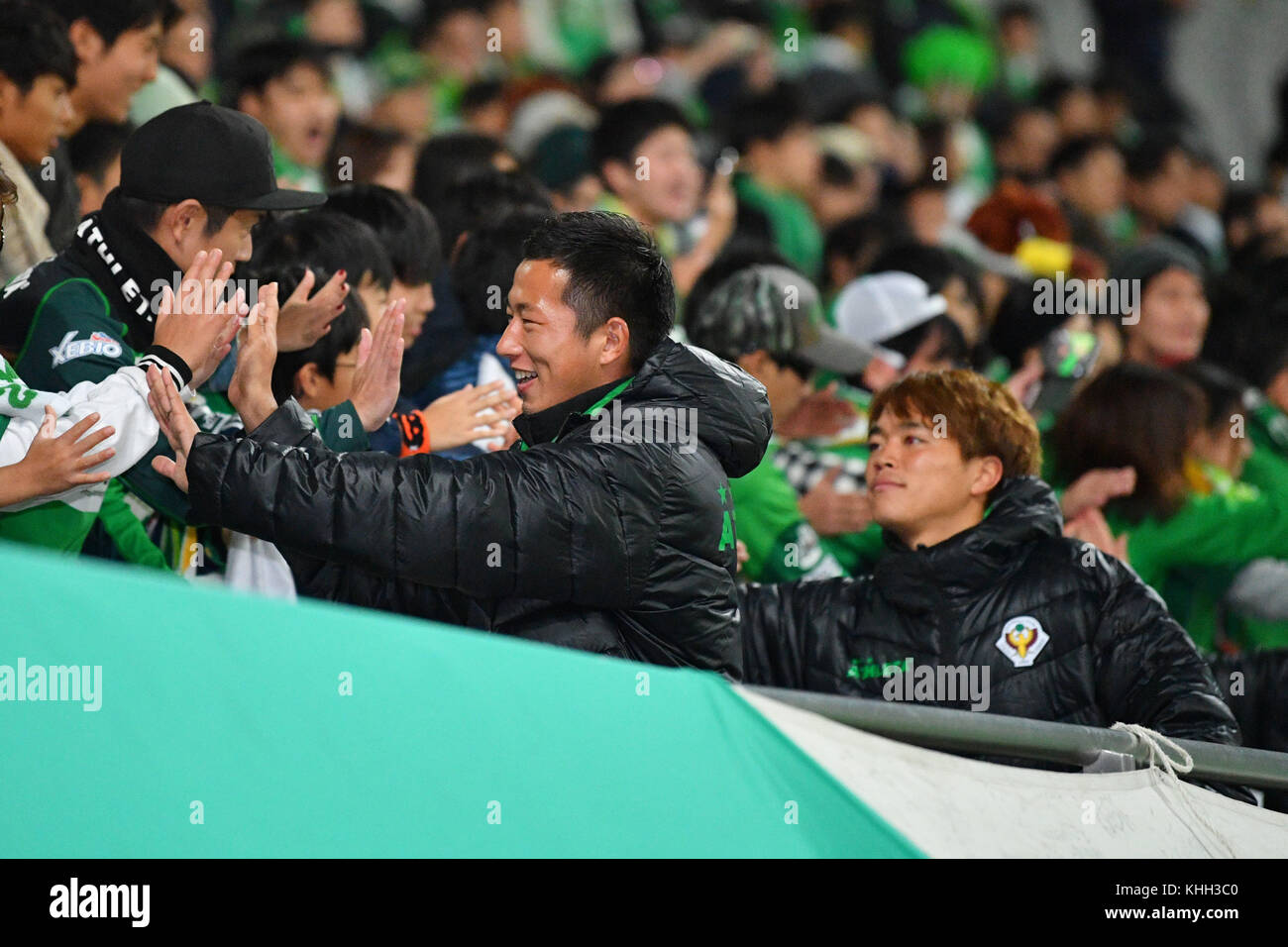 Tokyo, Japan. 19th Nov, 2017. (L-R) †/Akira Ibayashi, ß Daisuke Takagi (Verdy) Football/Soccer ...