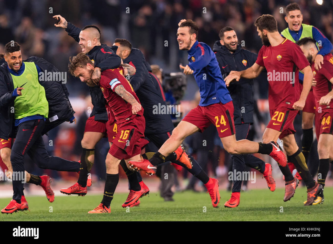 Rome, Italy. 18th Nov, 2017. Roma team group Football/Soccer : Roma ...