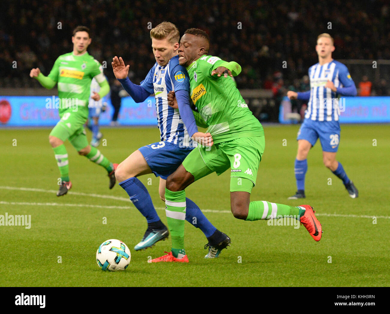 Berlin, Deutschland. 18th Nov, 2017. left to right: Mitchell WEISER (B), Denis ZAKARIA (MG ...