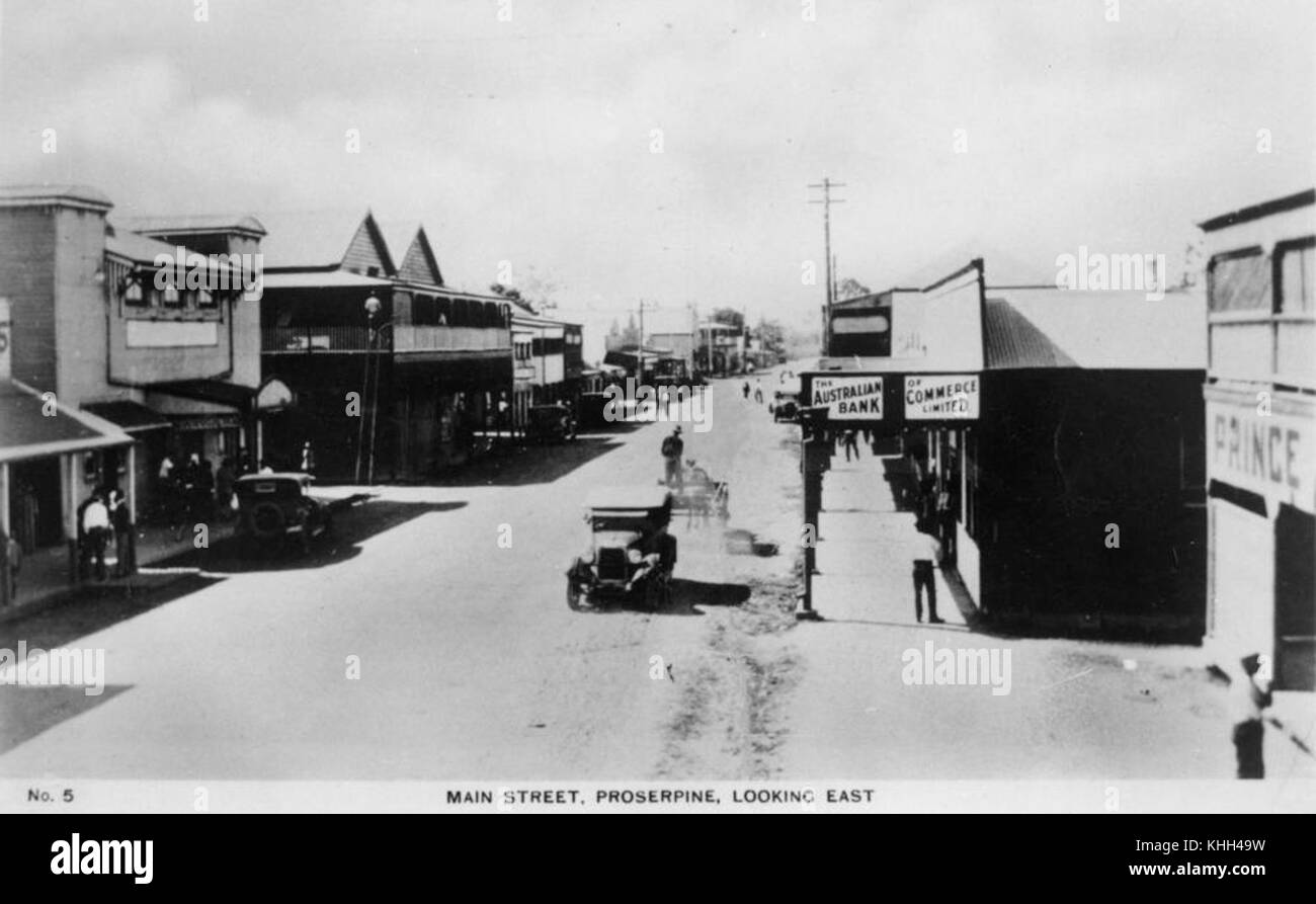 2 91964 Day on Main Street, the business centre of Proserpine ...