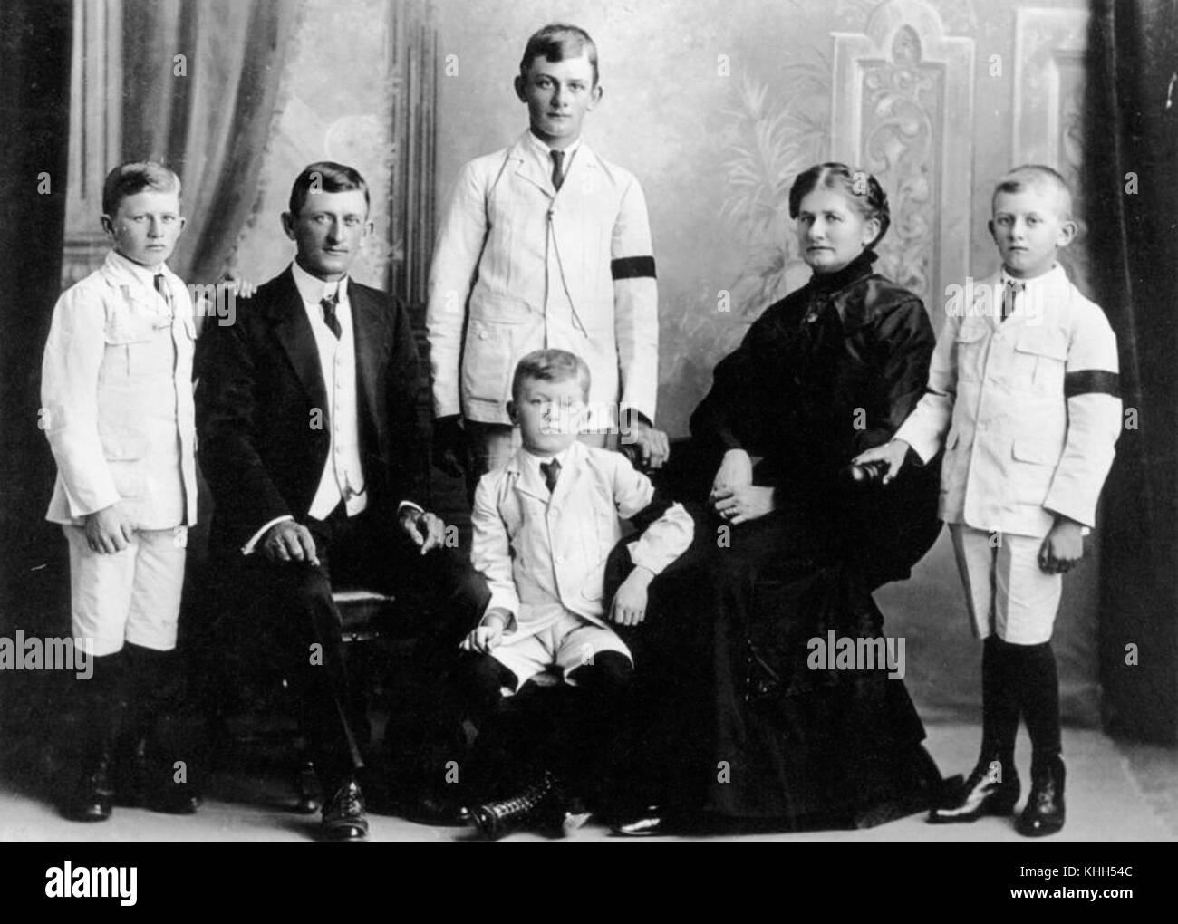 1 177331 Albert and May Krause with their four sons, 1917 Stock Photo ...
