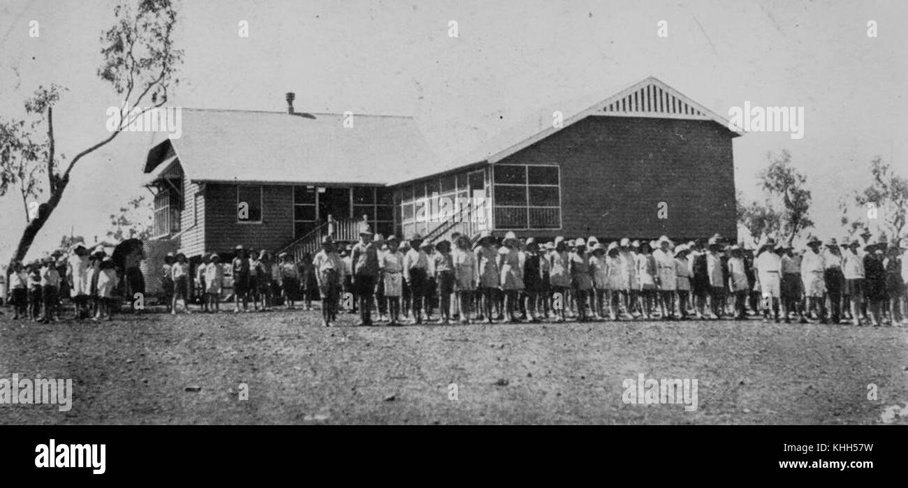 2 273571 School children in front of Mount Isa State School, 1931 Stock ...