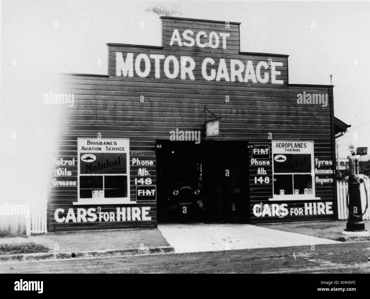 Auto car garage 1920s Black and White Stock Photos & Images - Alamy