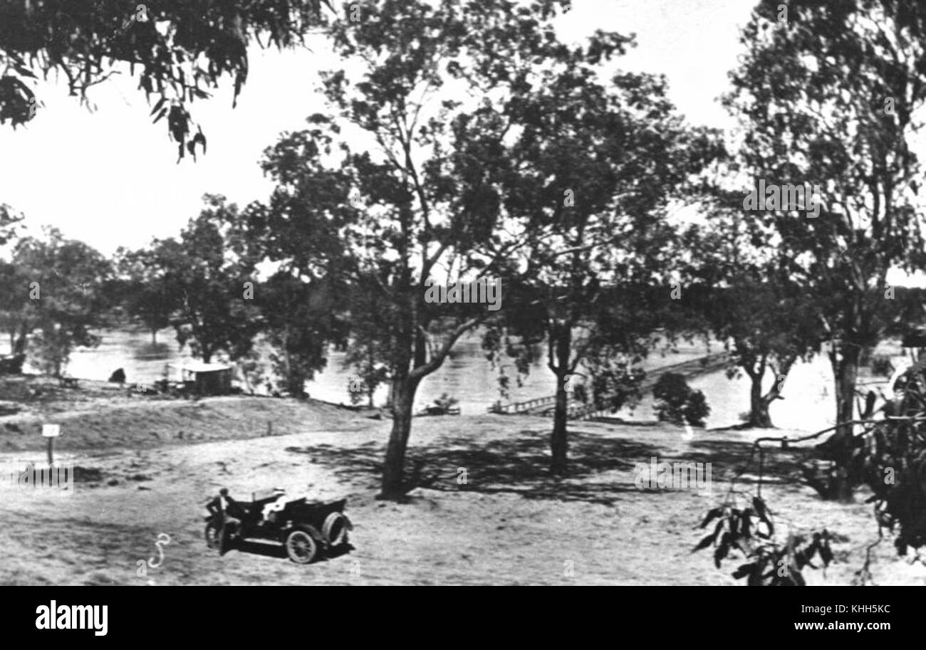 1 14550 Enjoying the scenery near the Balonne River Bridge, St. George ...