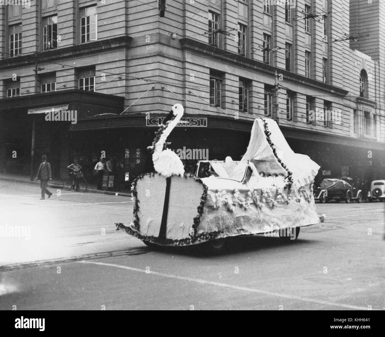 1 148095 Procession float travels along Adelaide Street, Brisbane, ca ...