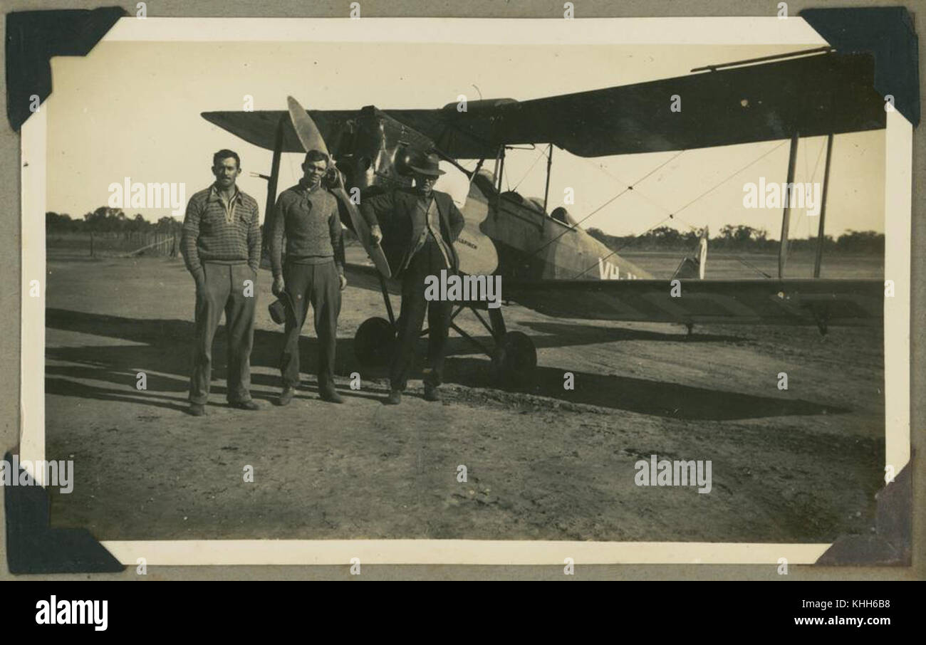 2 246336 Loder family with a biplane at the Cunnamulla airfield ...