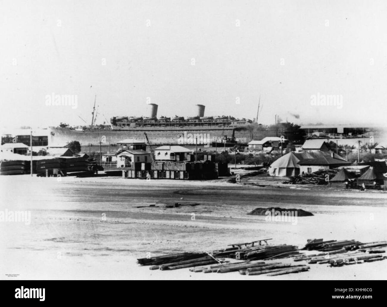 1 188183 Ship passing the U.S. Army base at Bulimba, Brisbane, ca. 1943 ...