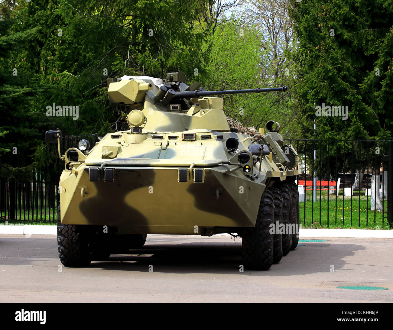Armoured vehicle for infantery transportation with 30 millimeter cannon ...