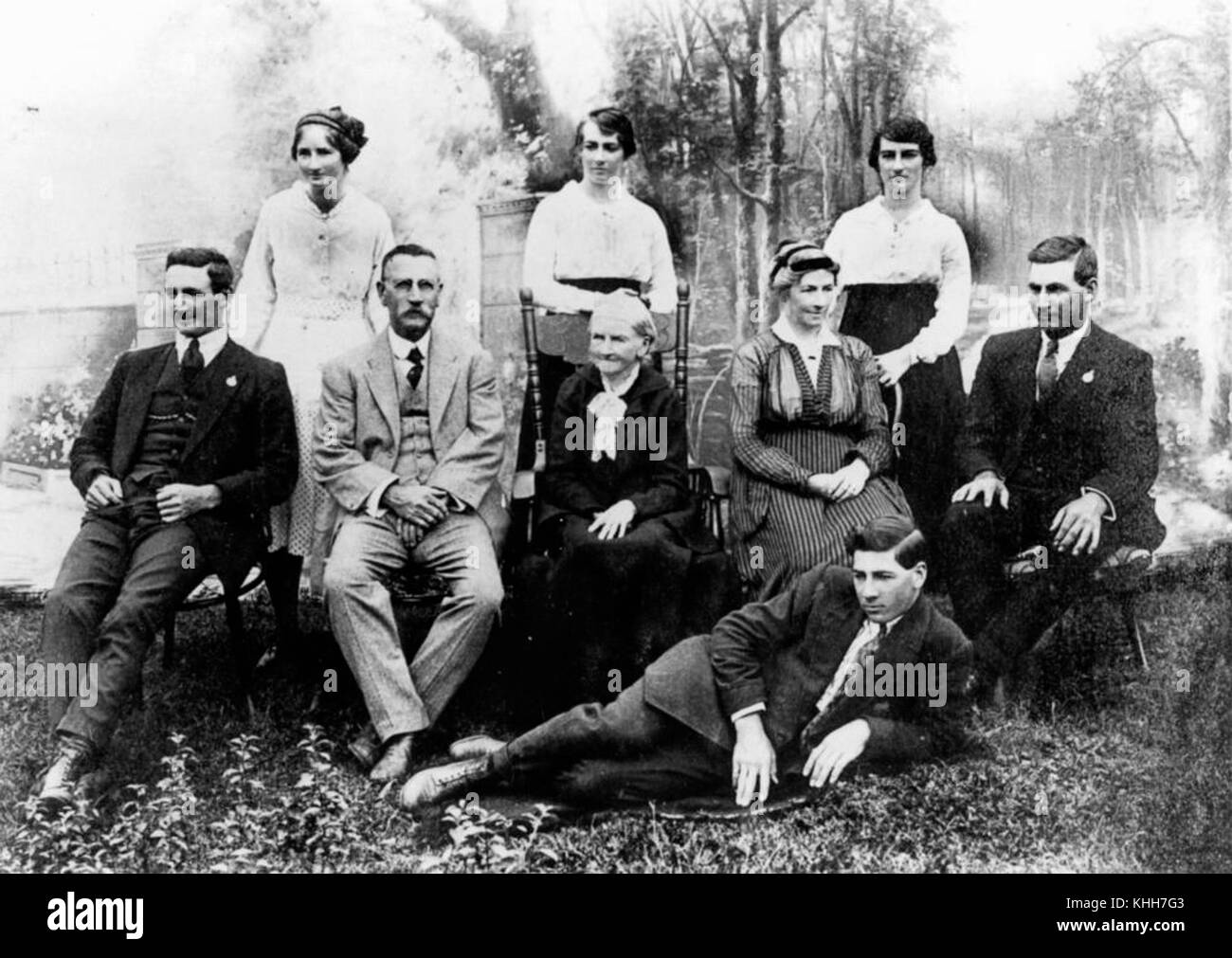 1 175103 Family of Fred Hampson at Boondooma Station, Dangarabungy ...