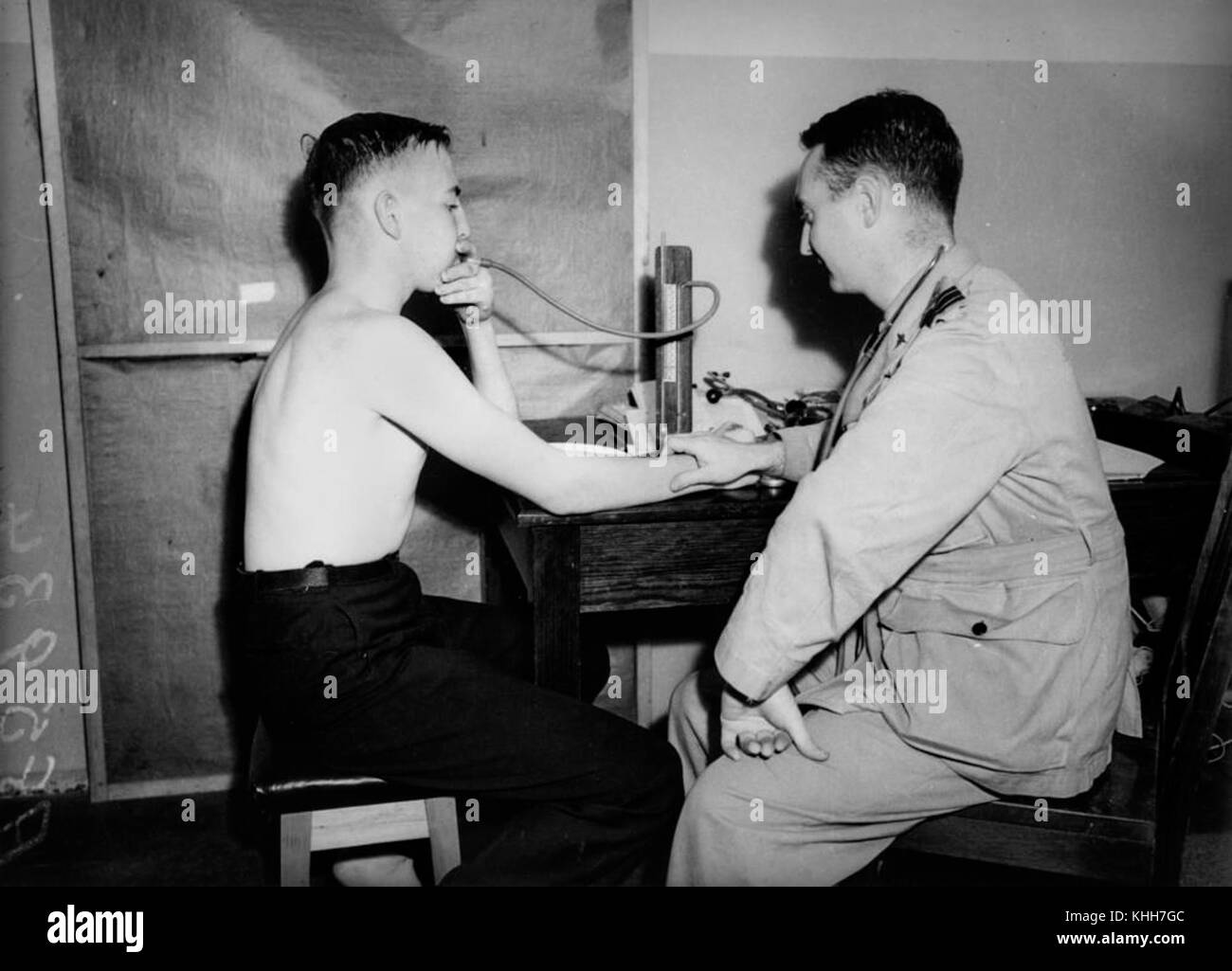 1 208085 Medical examinations at the RAAF recruiting depot, Brisbane ...