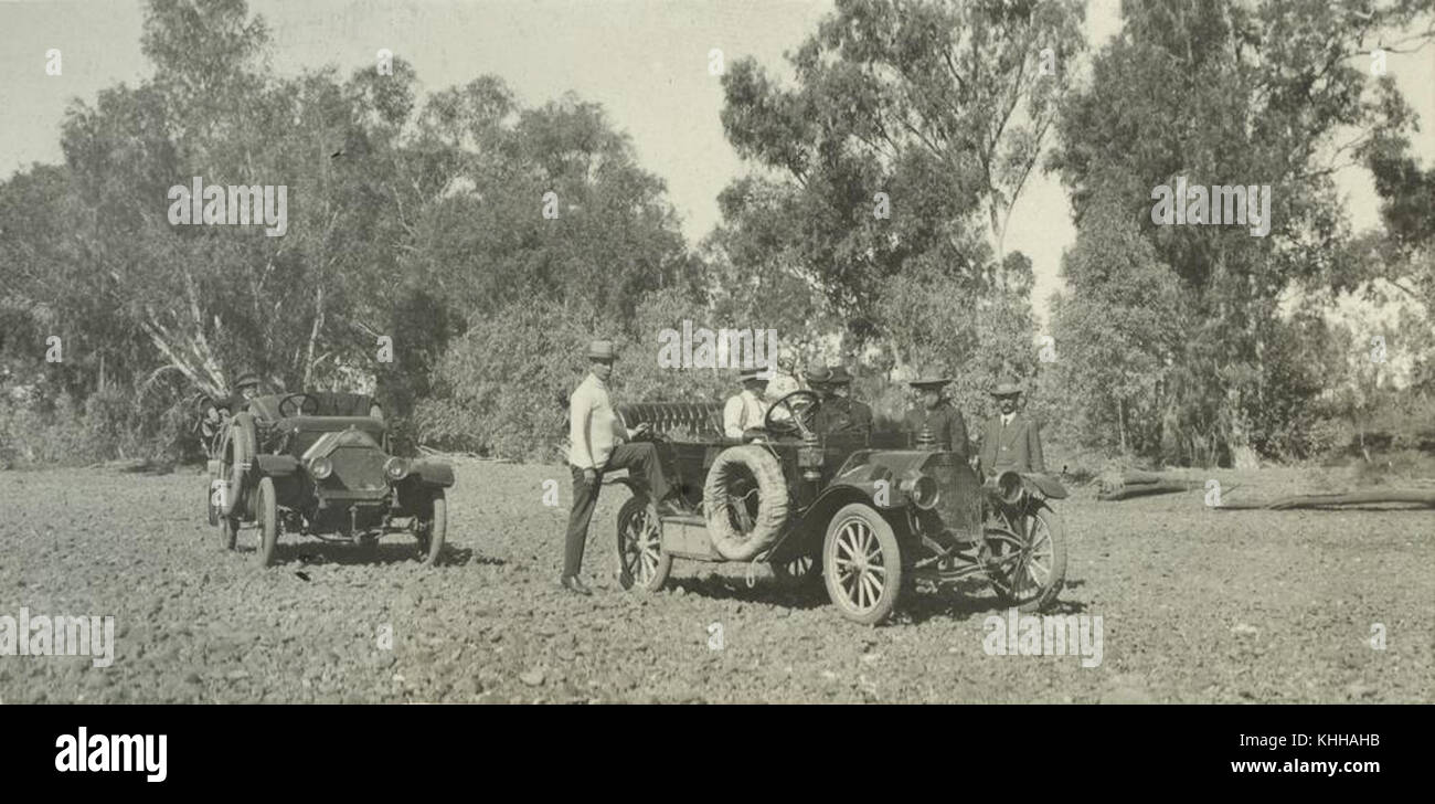 2 240594 Cars in the dry bed of the Leichhardt River Stock Photo - Alamy