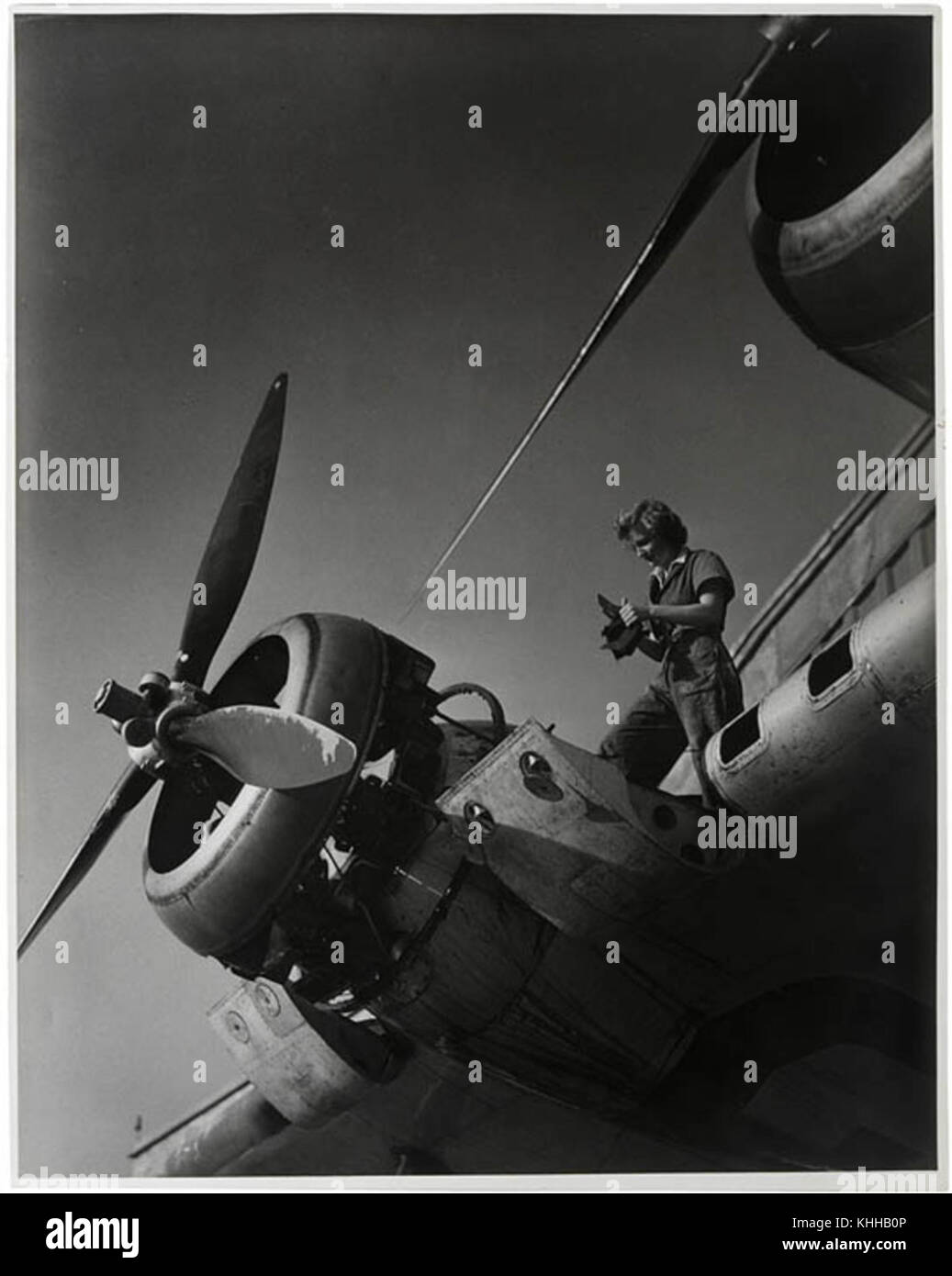 Woman female war work world war ii hi-res stock photography and images ...