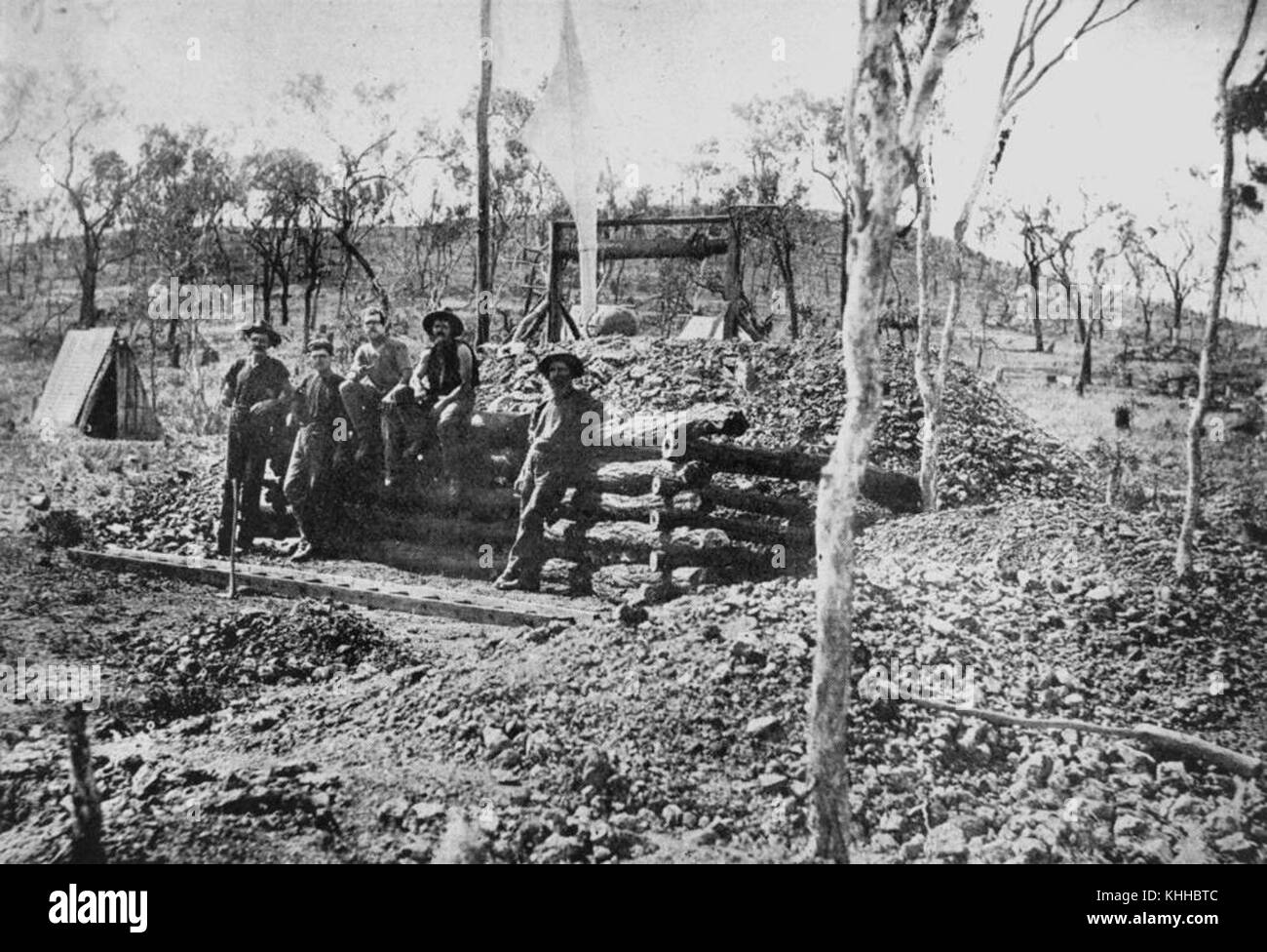 2 131719 Miners at the Merry Widow Mine, Kidston, 1909 Stock Photo - Alamy