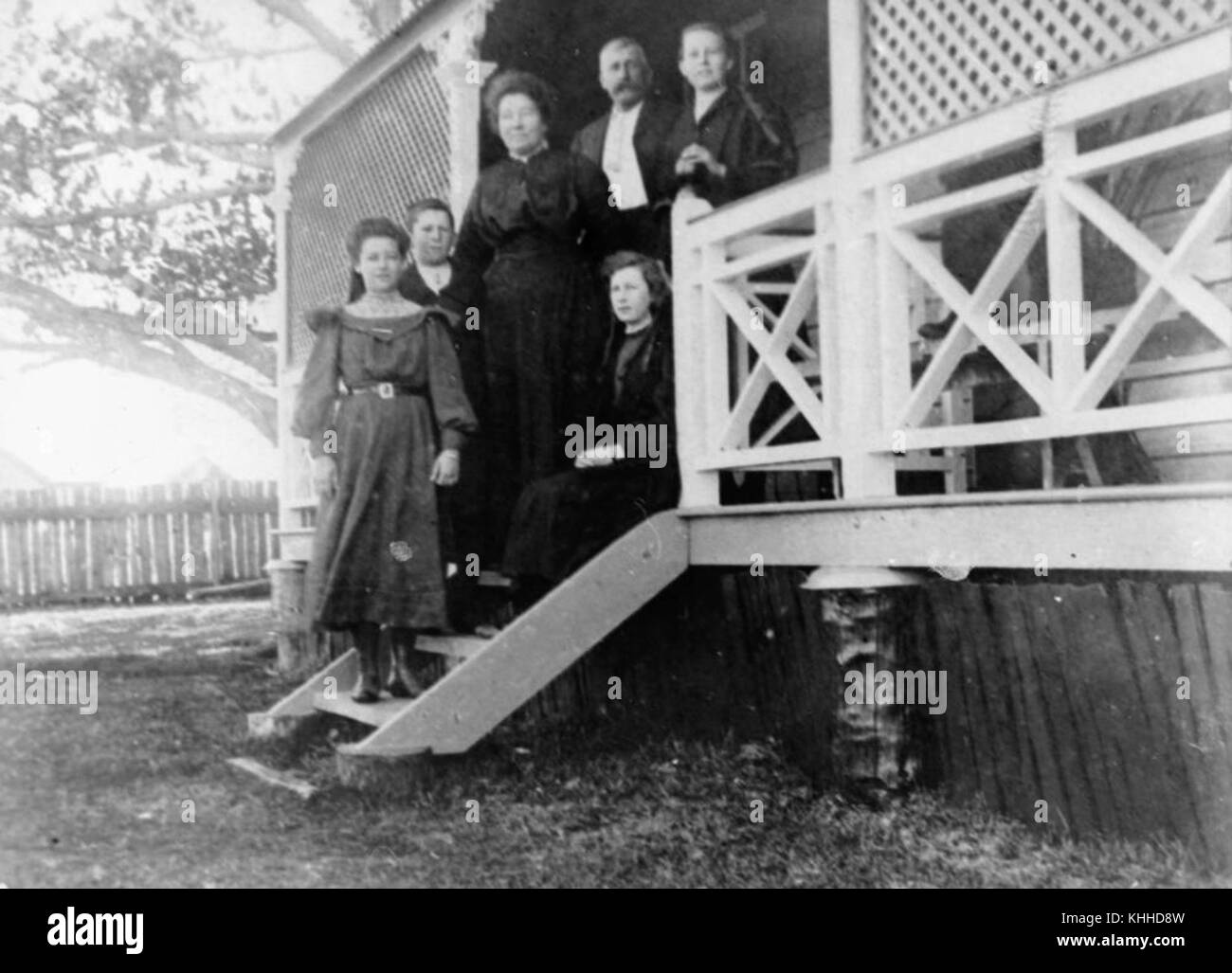 1 169735 Unidentified family on the steps of their Bulwer home, Moreton ...