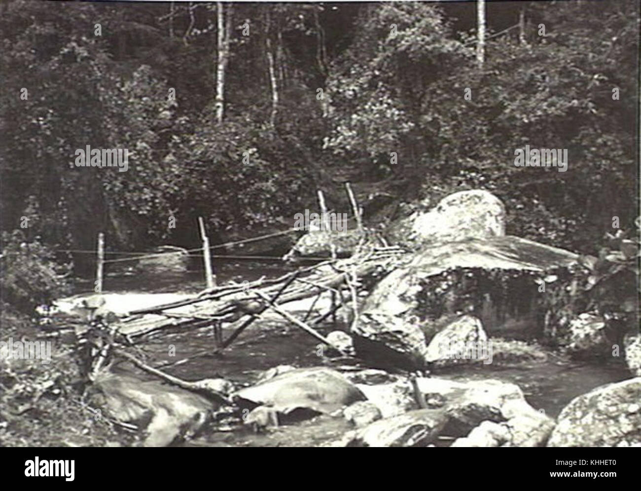 Templeton%%%%27s Crossing Kokoda Track 1944 %%%%28AWM image 072348% ...