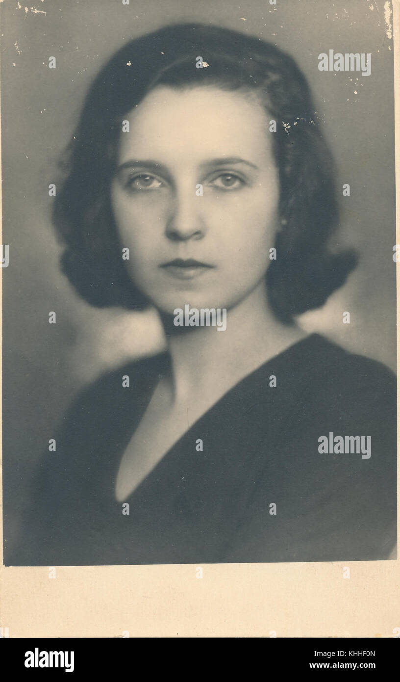 Lisl Goldarbeiter Miss Universe von 1929 Atelier Pitner Graz Stock ...