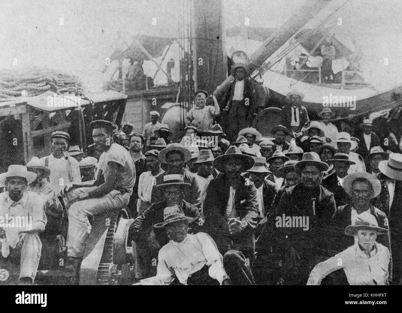 1 85900 South Sea Islanders on the deck of the 'Moresby', Queensland ...