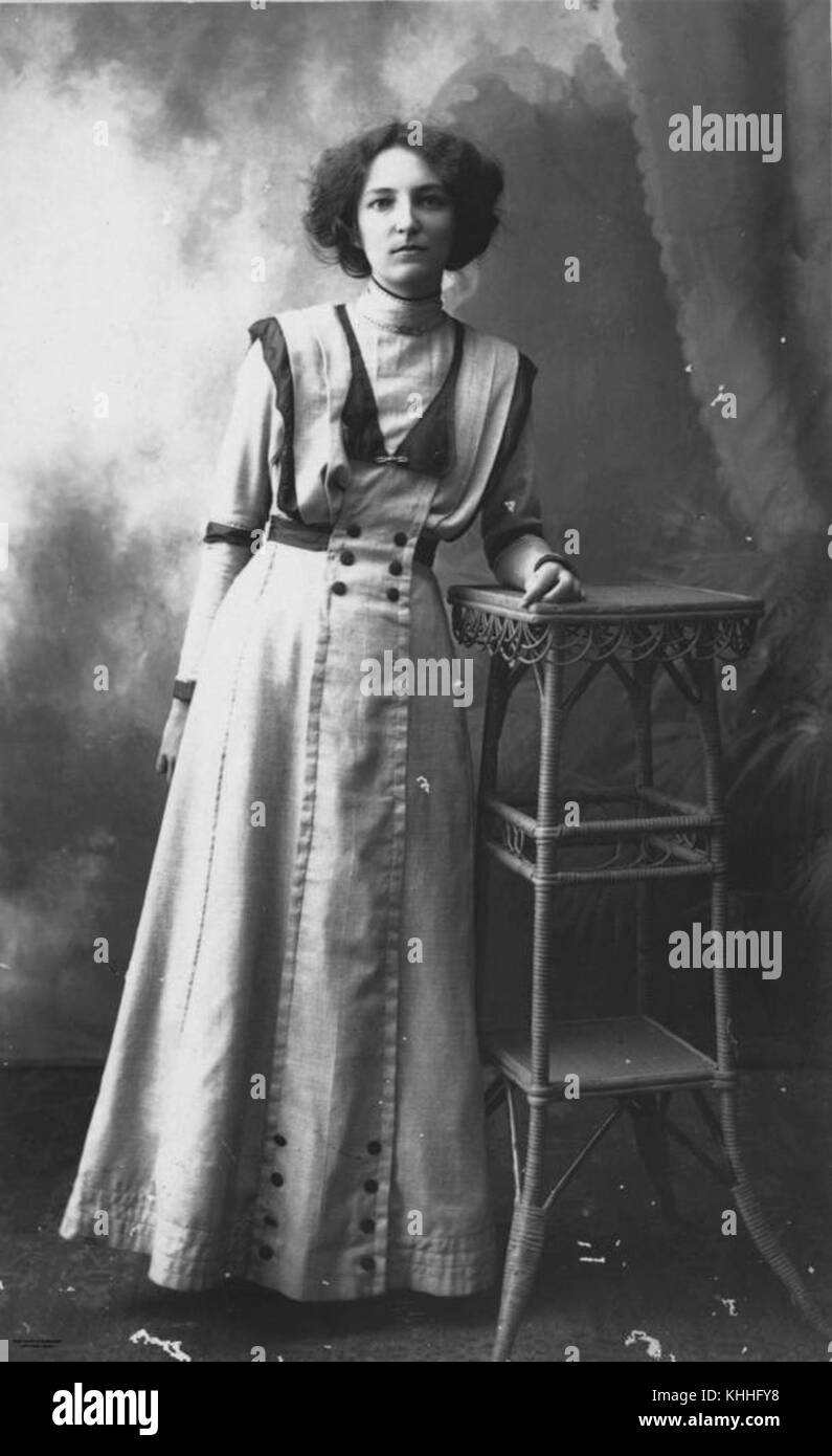 Studio photo 1900 1910 hi-res stock photography and images - Alamy