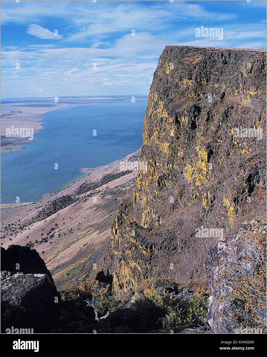 Lake abert and abert rim hi-res stock photography and images - Alamy