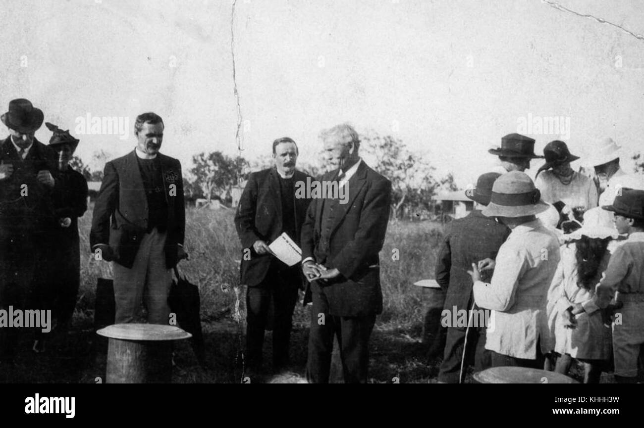 2 209092 Reverend R. Bacon at the Stump Capping Ceremony of the Home ...